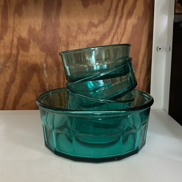 Arcoroc | Kitchen | Arcoroc France Beautiful Green Glass Set Of 4 Bowls ...